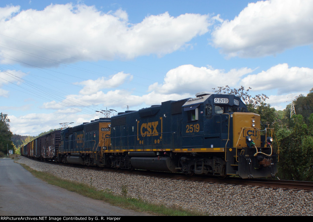 CSXT 2519 paired with 6550 bring the H744 local east back to Lynchburg